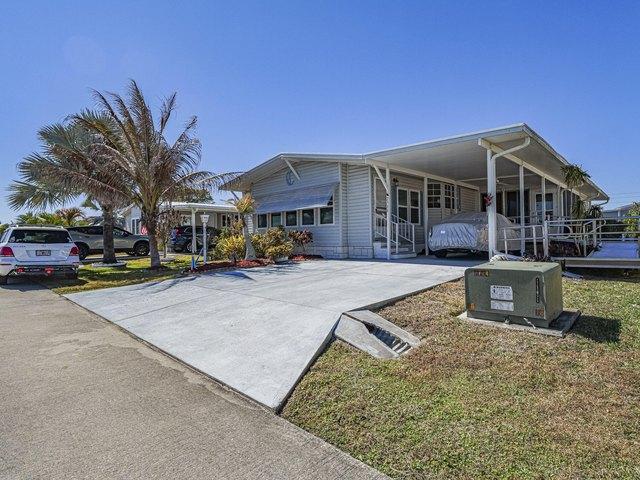 7566 Montauk Ave Unit U19, Micco, FL 32976
