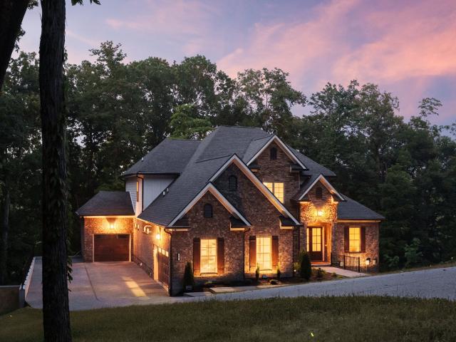 7567 Hallows Dr