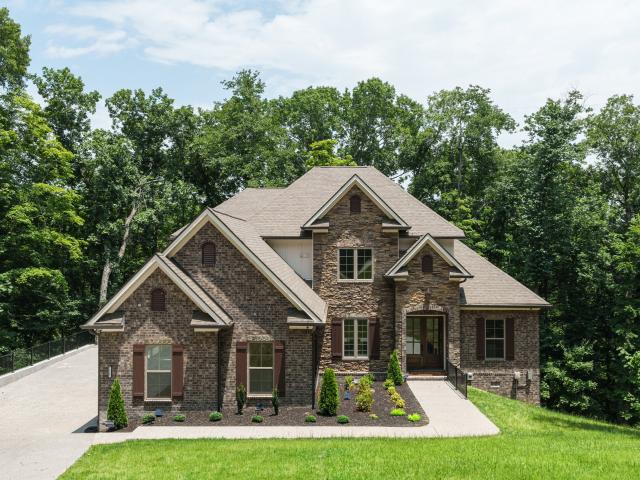 7567 Hallows Dr