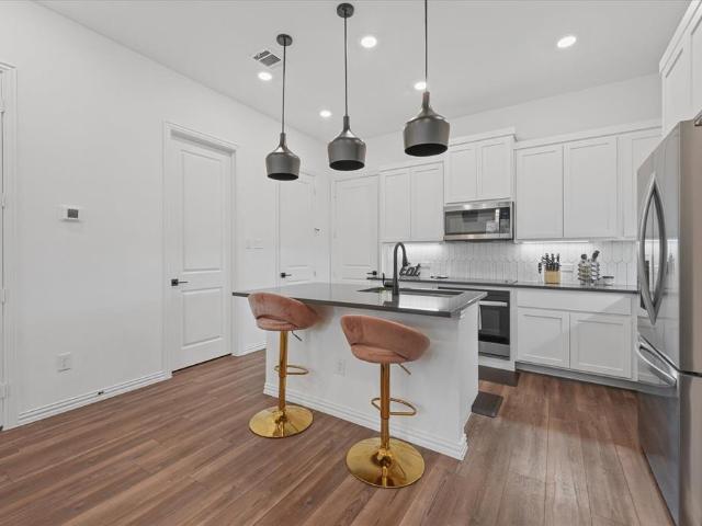 7562 Edgeware Road