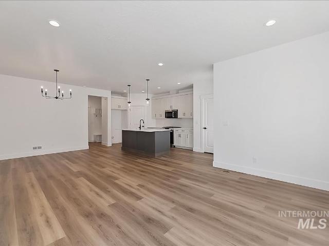 756 S Calhoun Ln