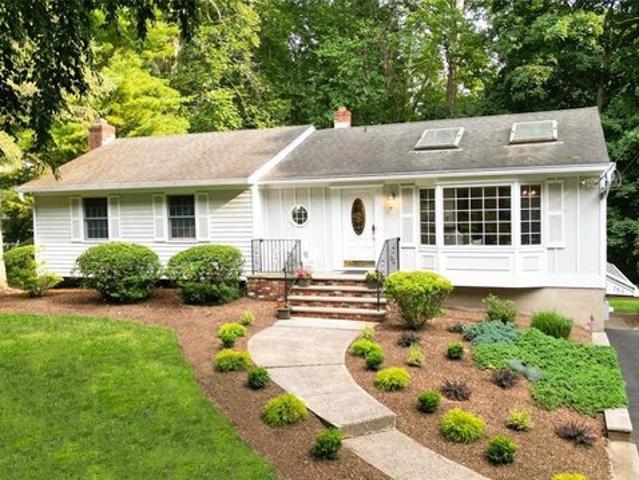 756 Sunset Ter, Franklin Lakes, NJ 07417