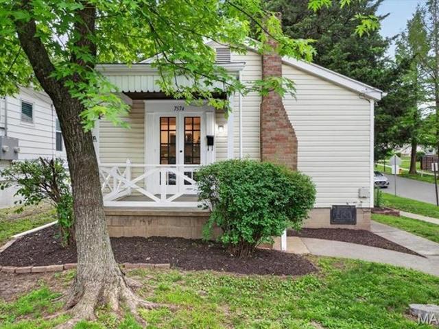 7574 Ellis Ave, Maplewood, MO 63143