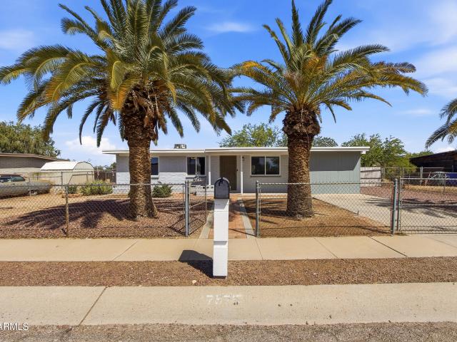 7575 e persimmon drive