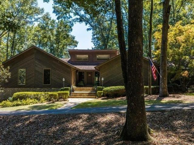 7576 Lakewood Dr, Macon, GA 31220
