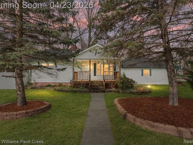 7572 Smale St, Washington Township, MI 48094