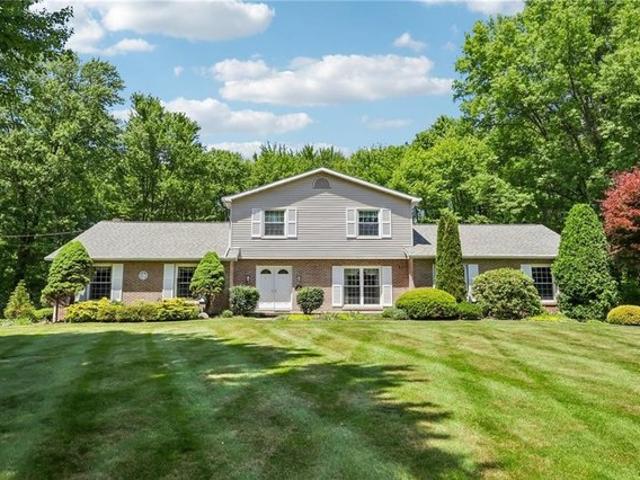 757 Enterprise Rd, Grove City, PA 16127