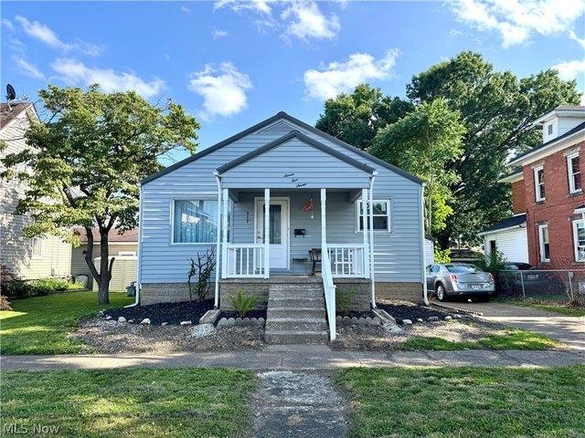 757 Elm St, Coshocton, OH 43812