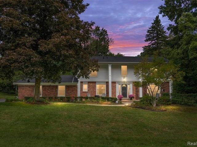 757 Foxhall Rd N, Bloomfield Township, MI 48304