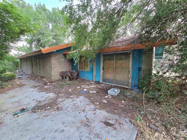 757 Foothill Dr