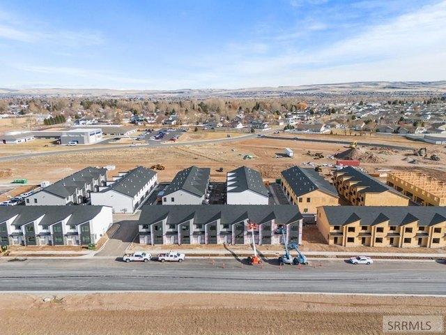 757 N Curlew Dr, Ammon, ID 83401