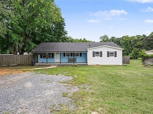 757 S Stout St, Randleman, NC 27317