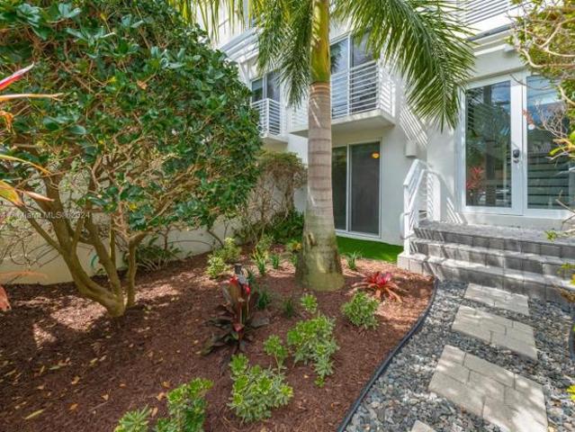 757 SE 12th Ct, Fort Lauderdale, FL 33316