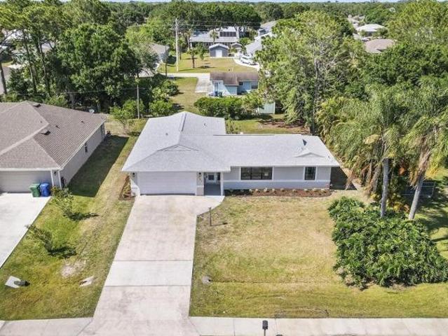 757 Periwinkle Dr, Sebastian, FL 32958