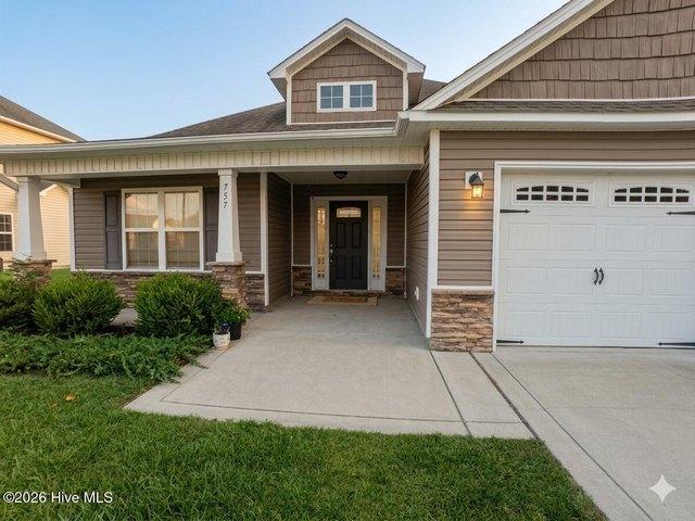 757 Radiant Dr, Jacksonville, NC 28546