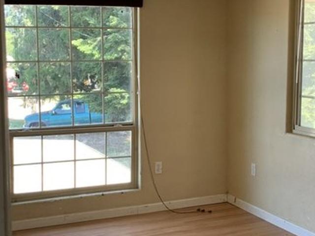 757 W N St, Springfield, OR 97477