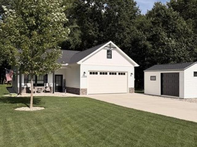 7586 Regency Ln, Canadian Lakes, MI 49346