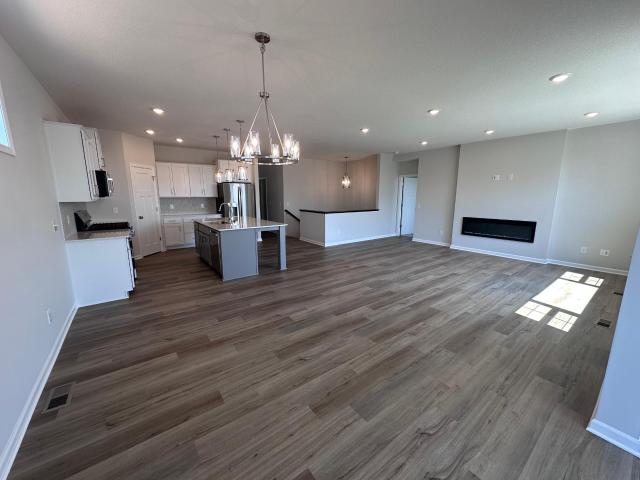 7586 st Street W