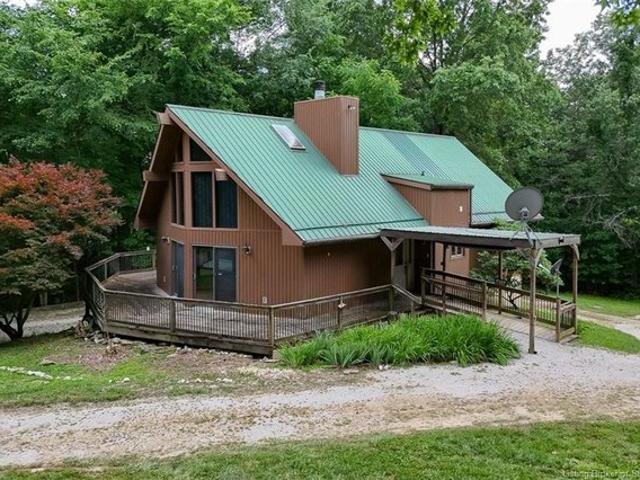 7587 Starlight Rd, Floyds Knobs, IN 47119