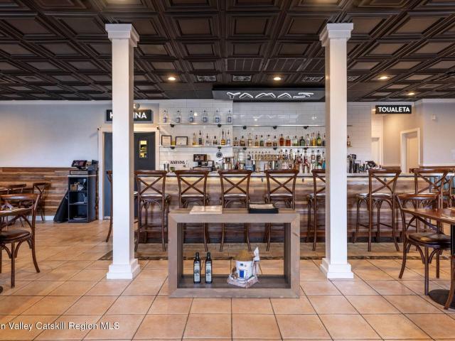 7588 N Broadway
