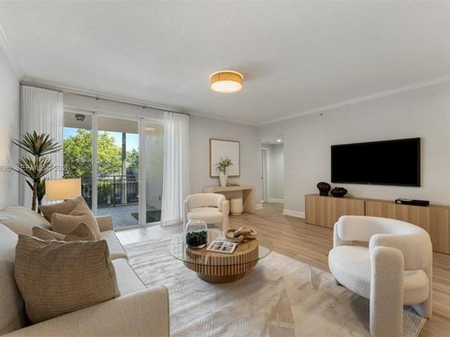 7588 SW 102nd St Unit 203, Pinecrest, FL 33156