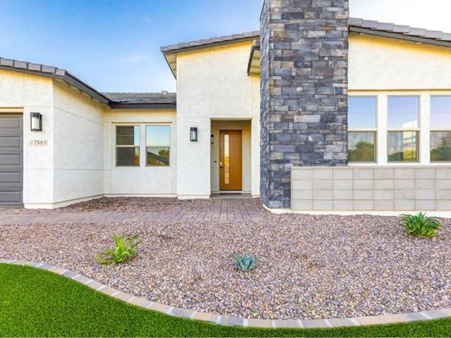 7583 W Gelding Dr, Peoria, AZ 85381