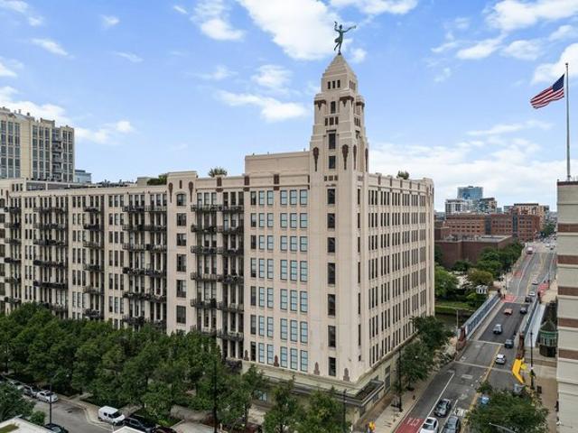 758 N Larrabee St Apt 418, Chicago, IL 60654