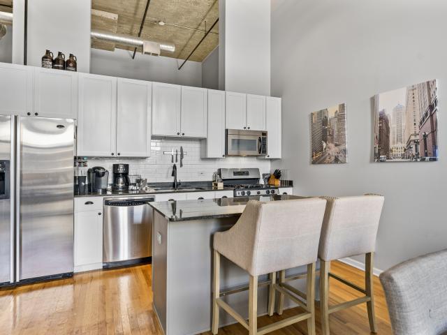 758 N Larrabee Street # 305