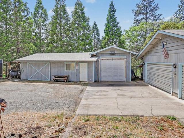 758 Summit Loop, Grants Pass, OR 97527