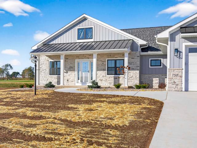 758 Royal Saint Pats Dr, Wrightstown, WI 54180 | MLS #50318 | Compass