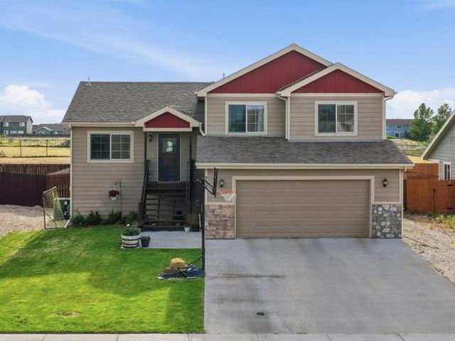 758 Whipsaw Dr, Evansville, WY 82636