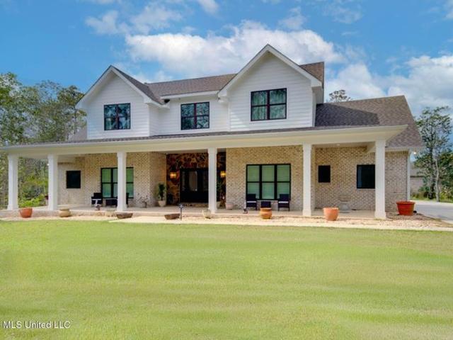 758 Turnberry Dr, Diamondhead, MS 39525