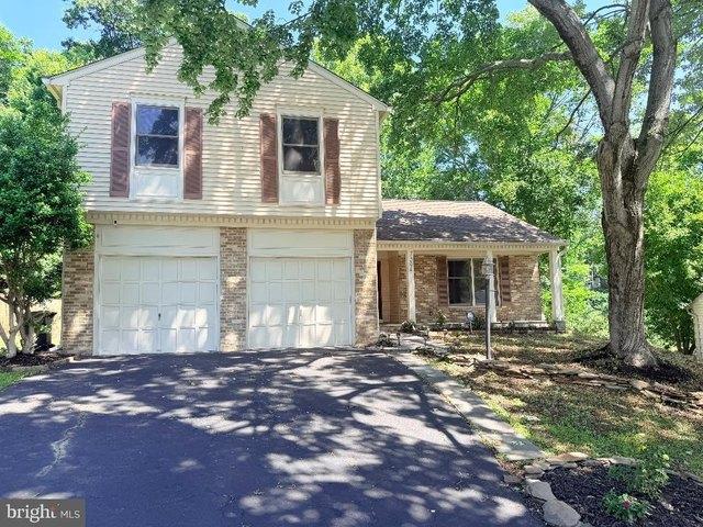 7594 Woodstown Dr, Springfield, VA 22153