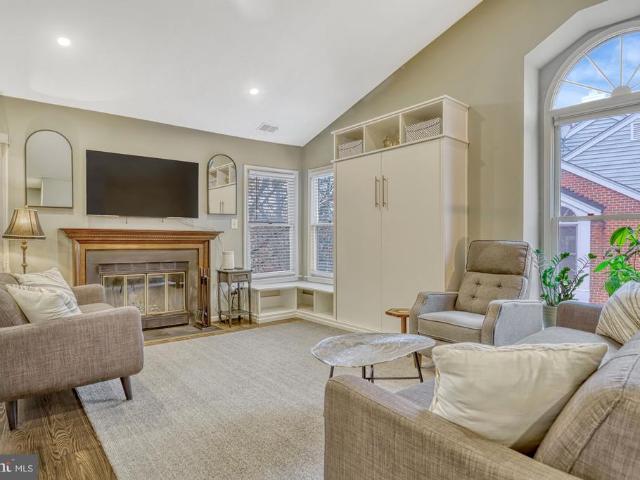 7598 N Lakeside Village Drive