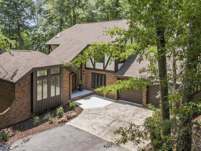 7598 Lakewood Drive