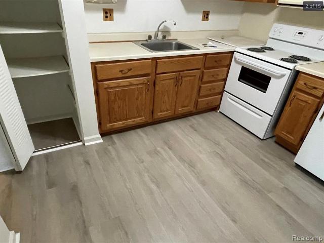 7590 WOODVIEW st Unit #1
