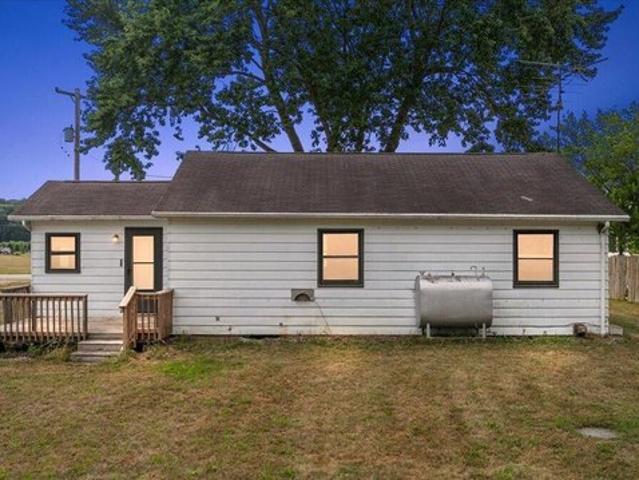 75 4th St, Plainwell, MI 49080