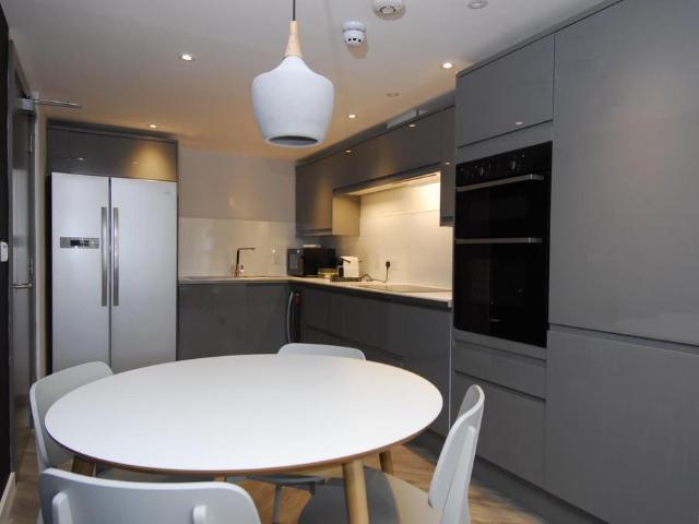 75 77 Cornwall Street, Plymouth PL1 5 bed flat to rent £3,033 pcm £700 pw