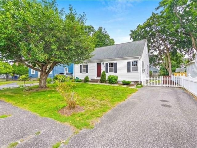 75 Thurston St, East Providence, RI 02915
