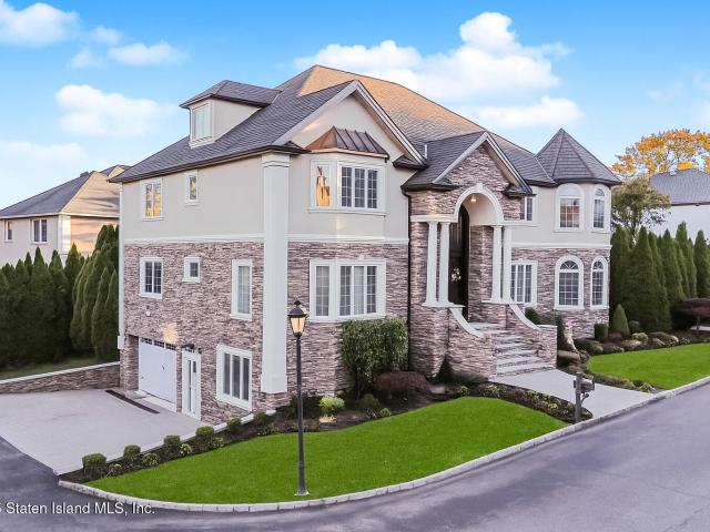 75 Utopia Court | Compass