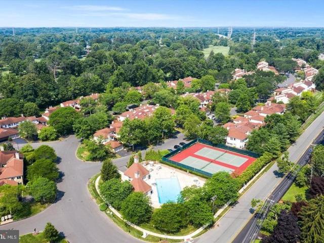 75 Woodmont Dr, Lawrenceville, NJ 08648