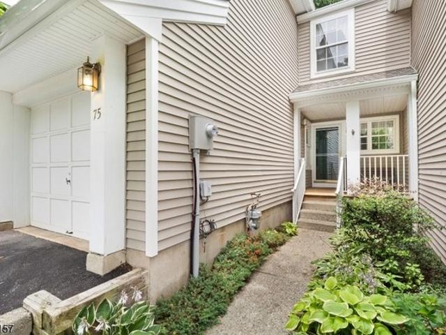 75 Woodmont Dr, Randolph, NJ 07869