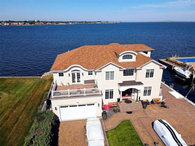 75 Yacht Club Rd, Babylon, NY 11702