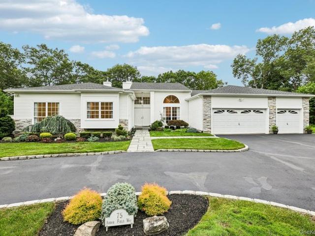 75 Arbor Field Way, Lake Grove, NY 11755