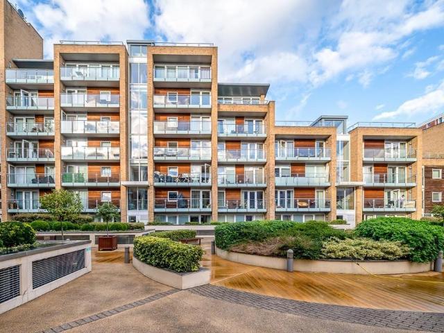 75 Battersea Park Road, London 2 bed flat to rent £2,800 pcm £646 pw