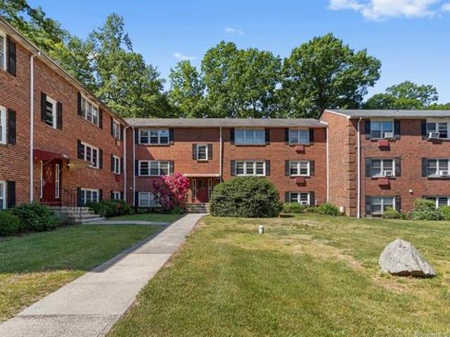 75 Briarwood Ln #D, Branford, CT 06405