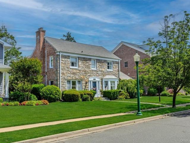75 Bulson Rd, Rockville Centre, NY 11570