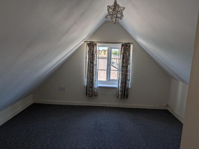 75 Bush Street, Pembroke Dock SA72, 2 bed flat to rent, £500 pcm | PrimeLocation