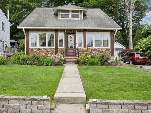 75 Chestnut Ave, Pelham, NY 10803