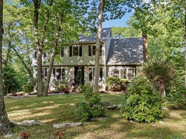 75 Cornwall Ln, Guilford, CT 06437